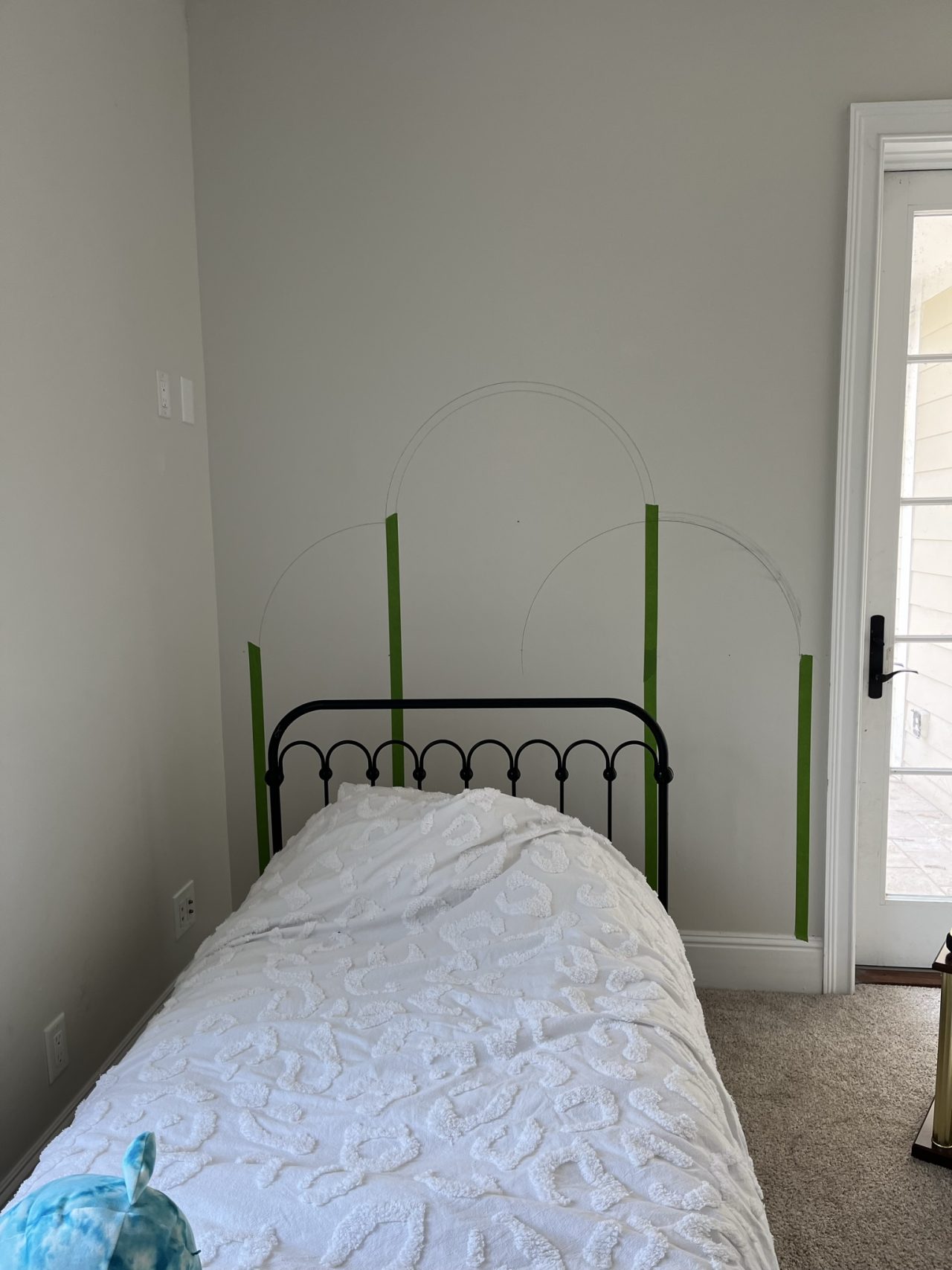 Painted Arched Headboard - 3 Daughters DIY